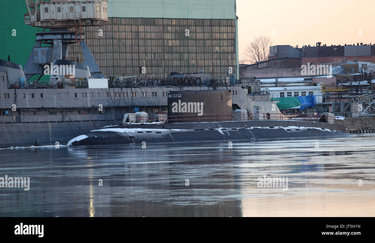 Submarine underwater ice hi-res stock photography and images - Alamy