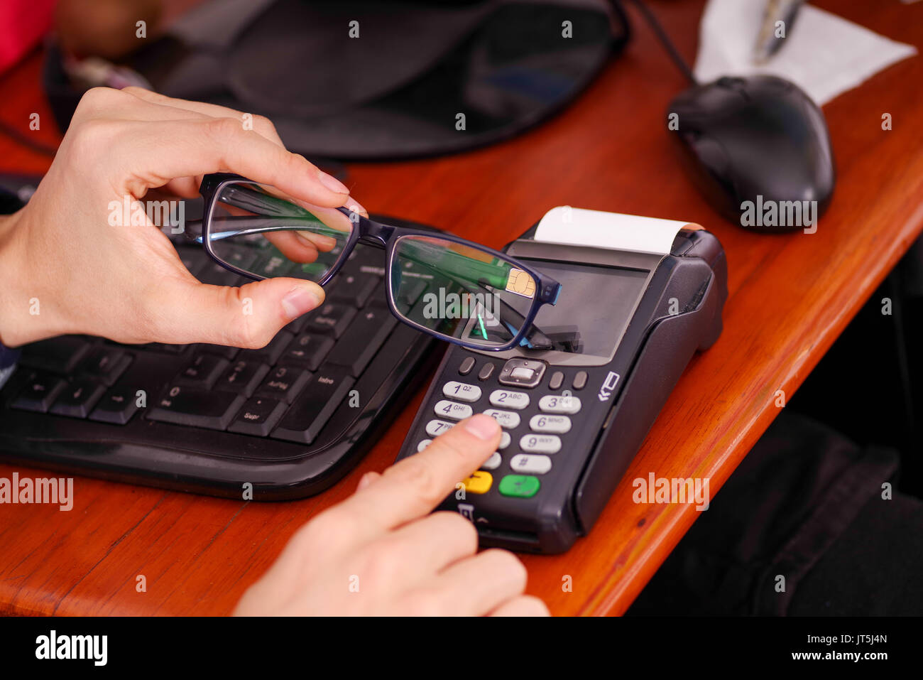 Modern payment with new technology of payments using a smart glasses ...