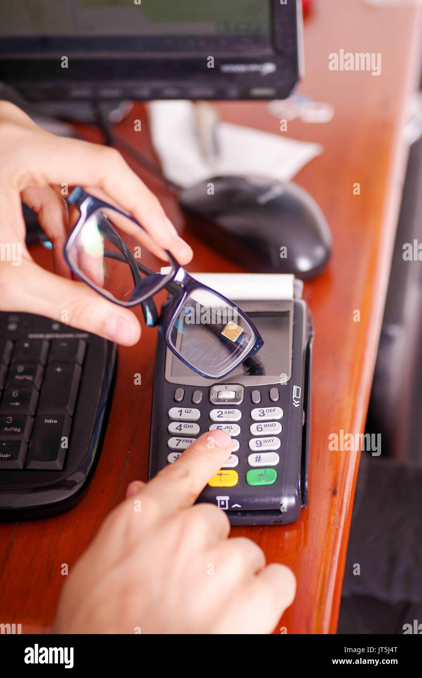 Modern payment with new technology of payments using a smart glasses ...