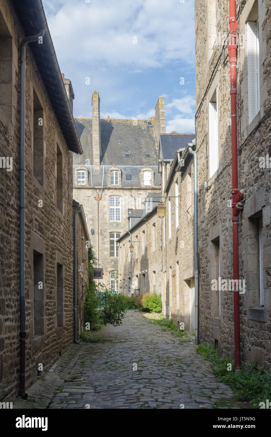 Old stone buildings in france hi-res stock photography and images - Alamy