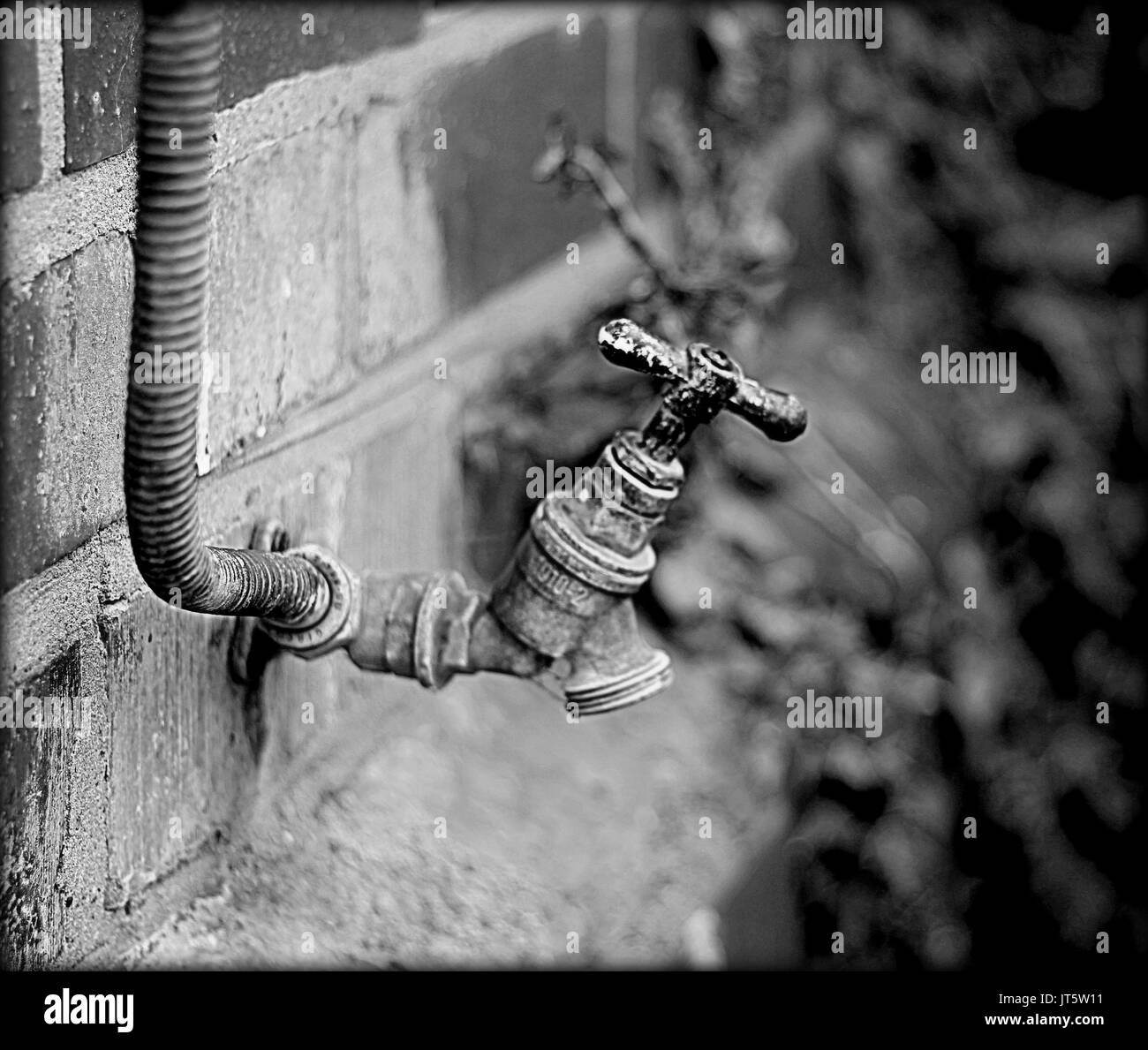 Outside tap hi-res stock photography and images - Alamy