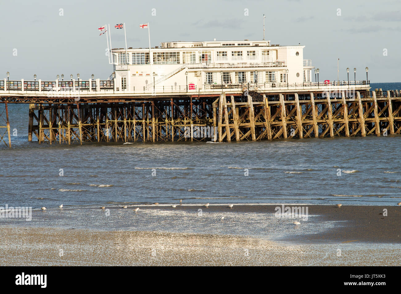 Beach and pier pavilion worthing hi-res stock photography and images ...