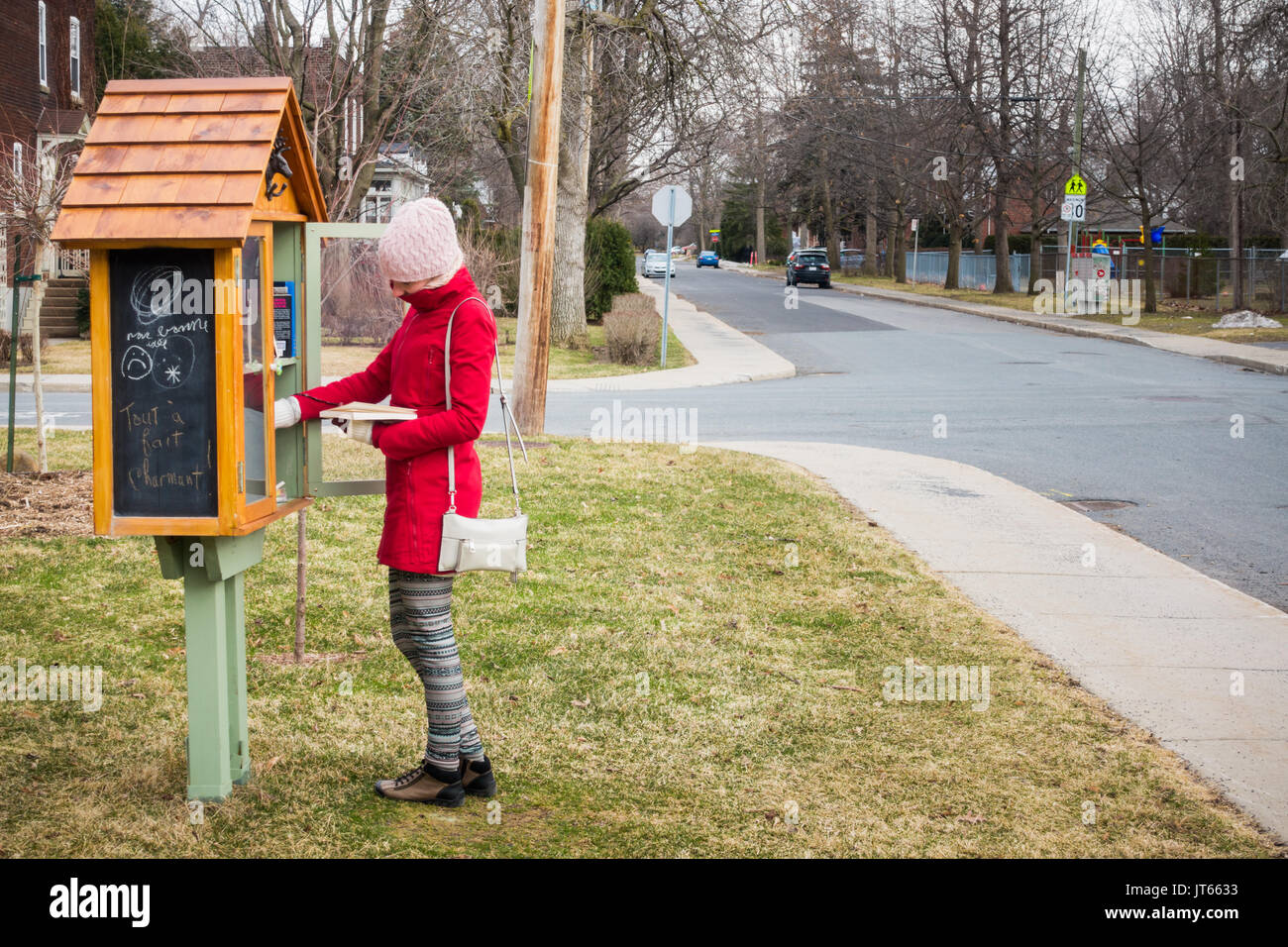 Little free library in a box hi-res stock photography and images - Alamy