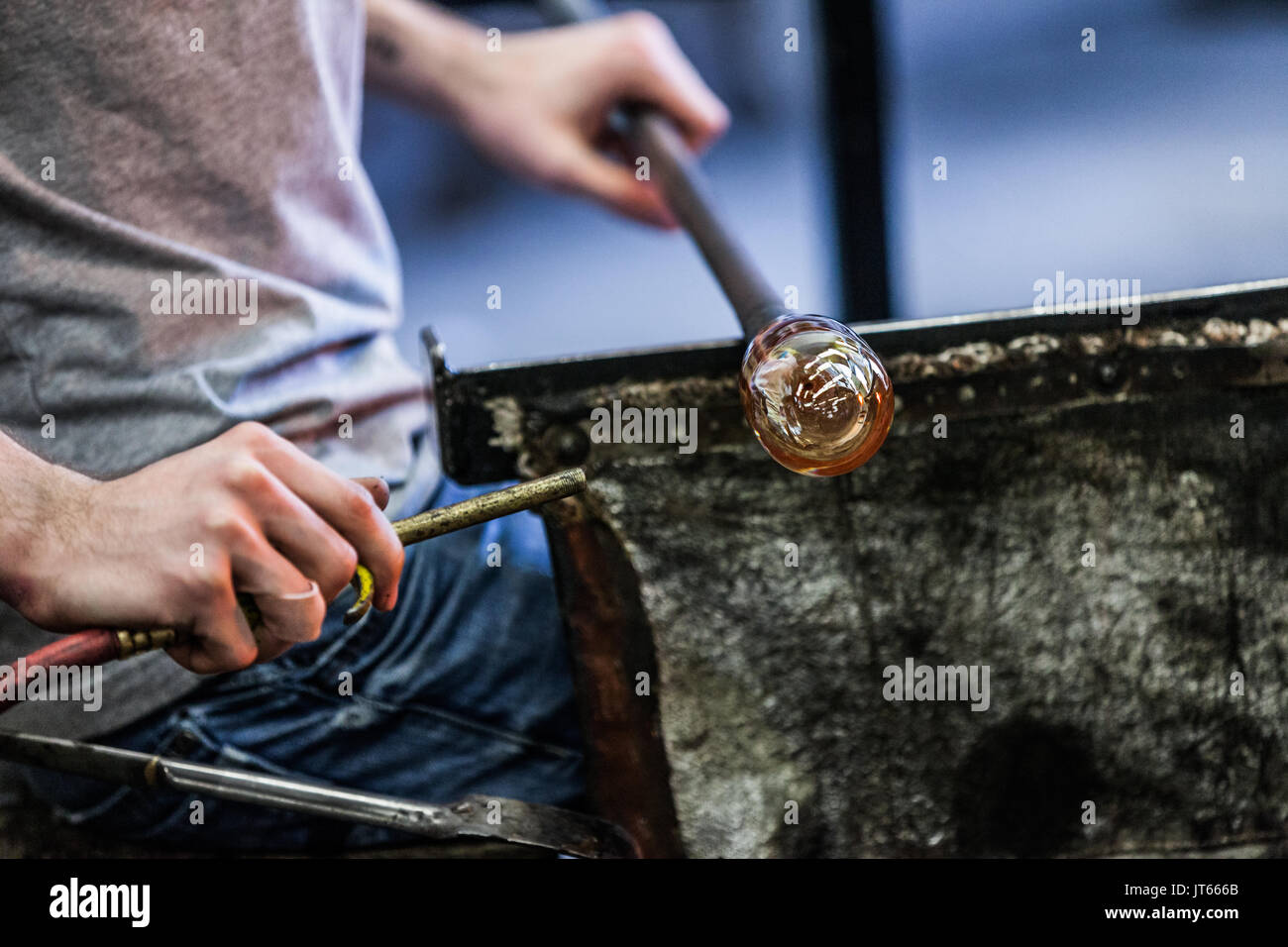 Glass blowing art cooling hi-res stock photography and images - Alamy