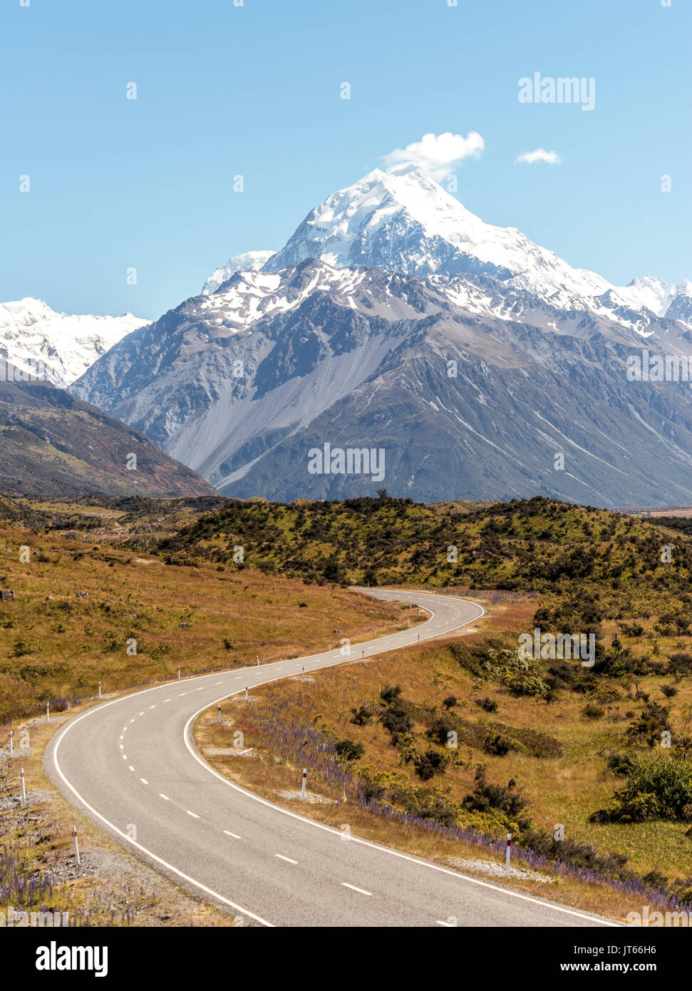 Curvy road with view to Mount Cook, snow covered mountains, Mount Cook ...