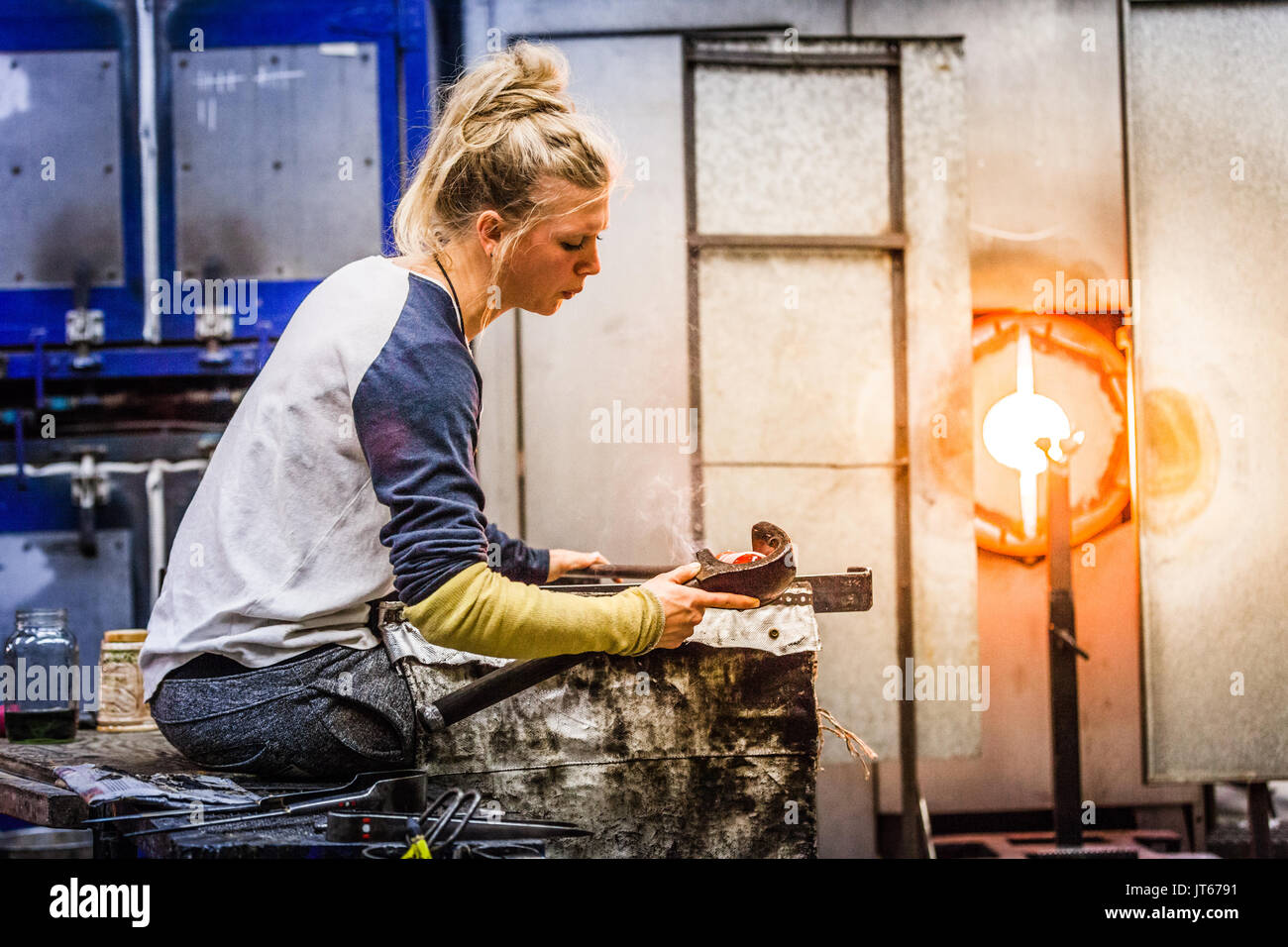Glassblowing woman hi-res stock photography and images - Alamy