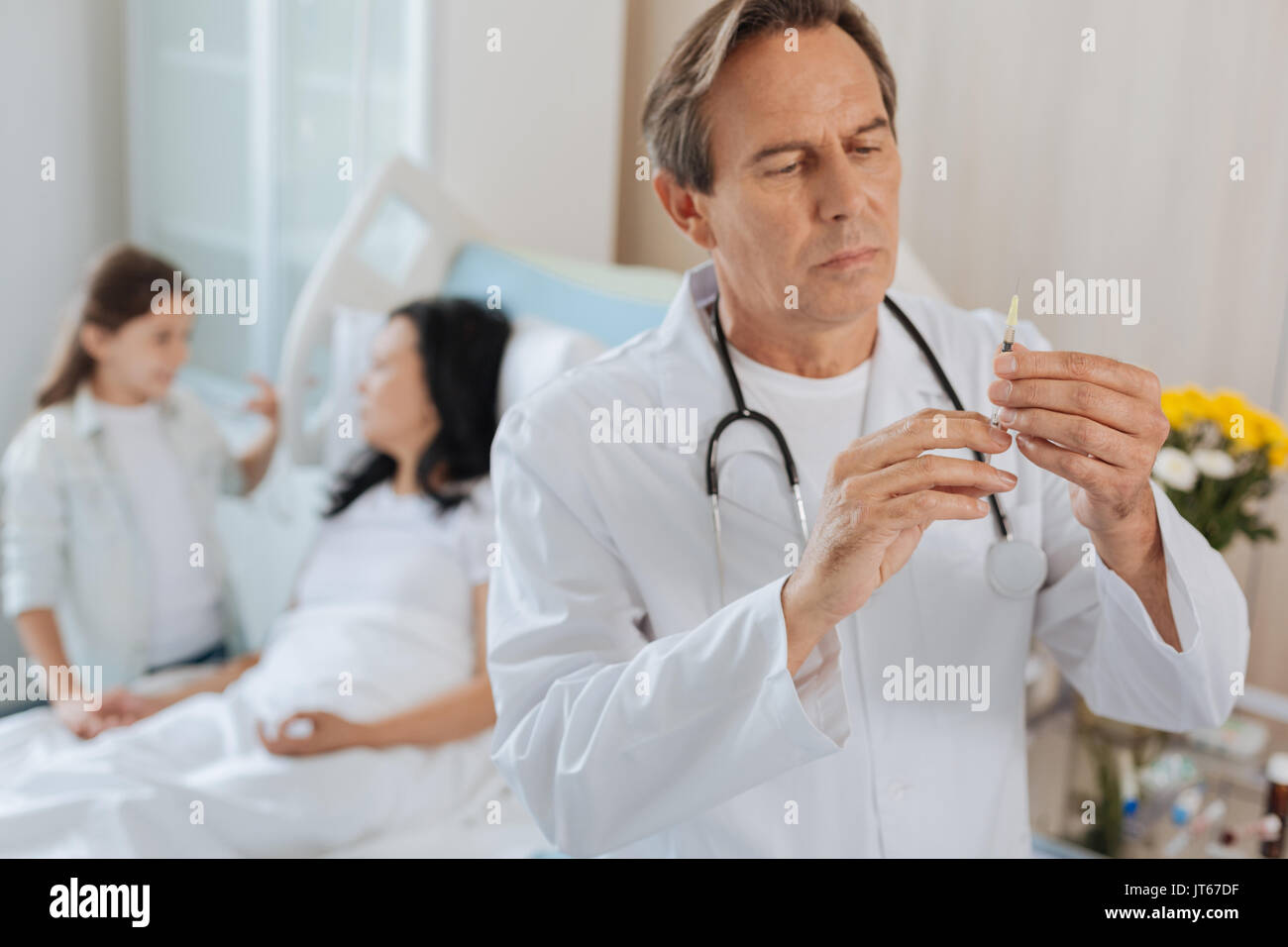 Doctor treating patient hospital hi-res stock photography and images ...