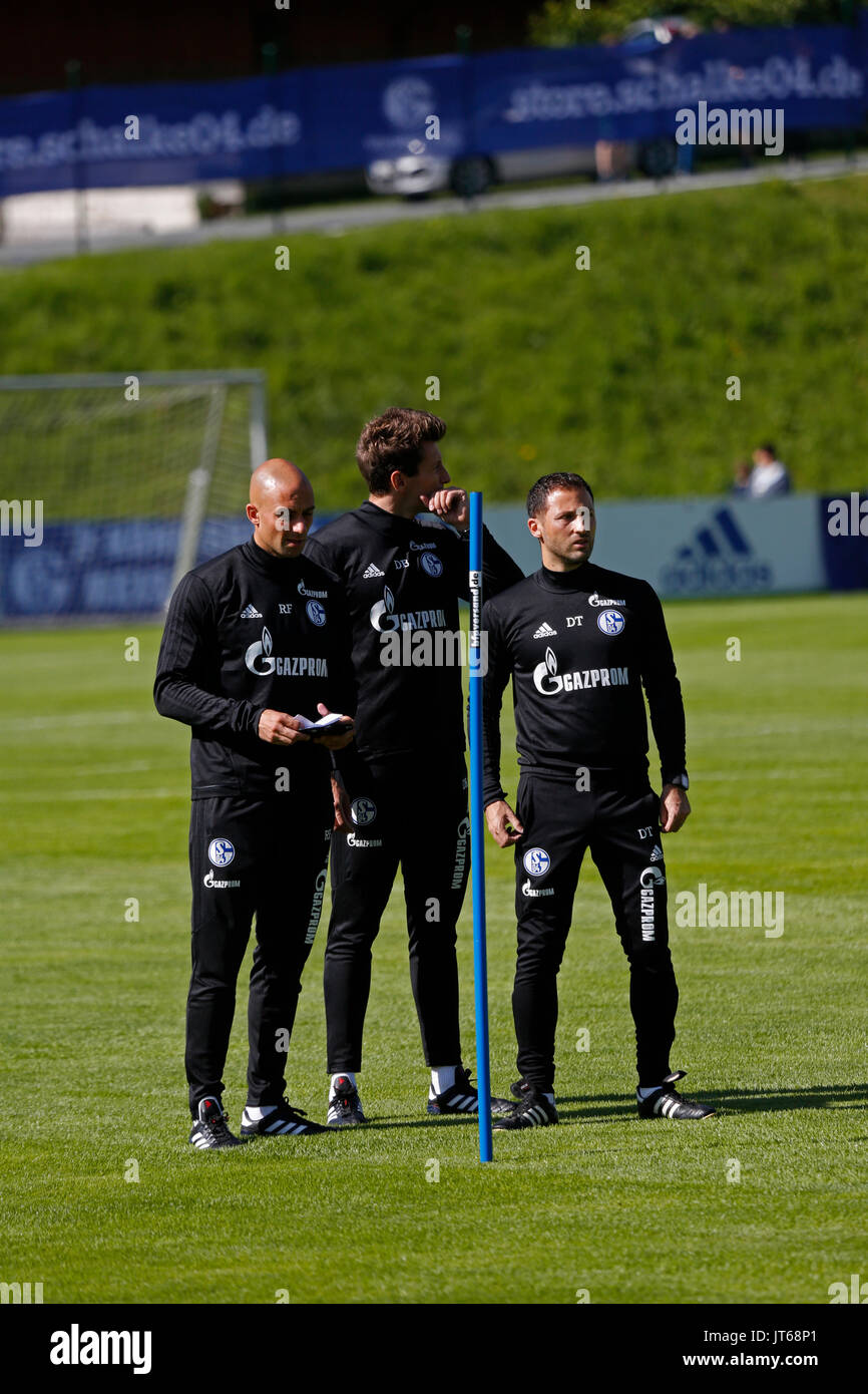 Trainer footballer hi-res stock photography and images - Alamy