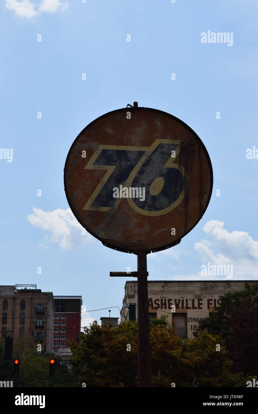 76 gas station hi-res stock photography and images - Alamy