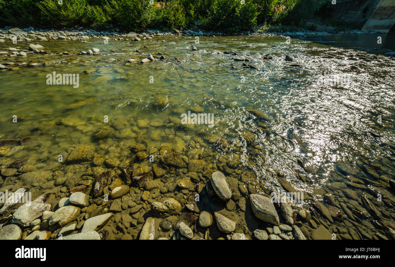 Stones and pebbles on river bed hi-res stock photography and images - Alamy