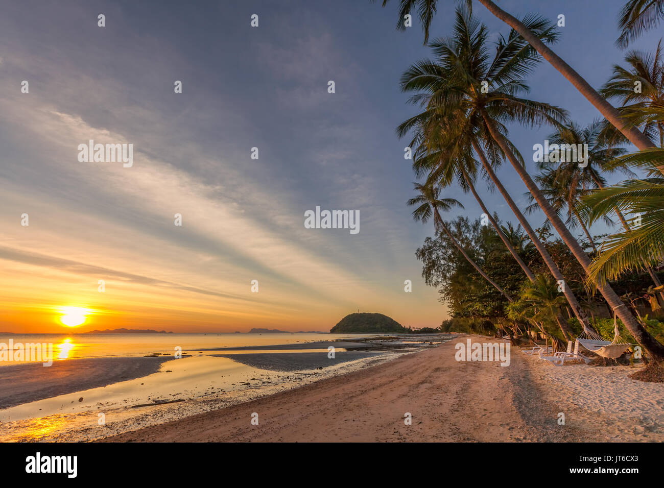 Colorful sunset at Nathon beach, Laem Yai, Koh Samui, Thailand Stock ...