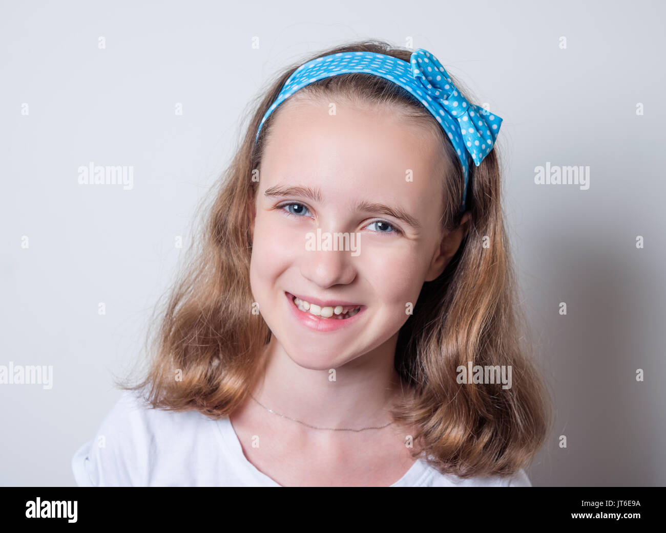 Headband beauty girl hi-res stock photography and images - Alamy