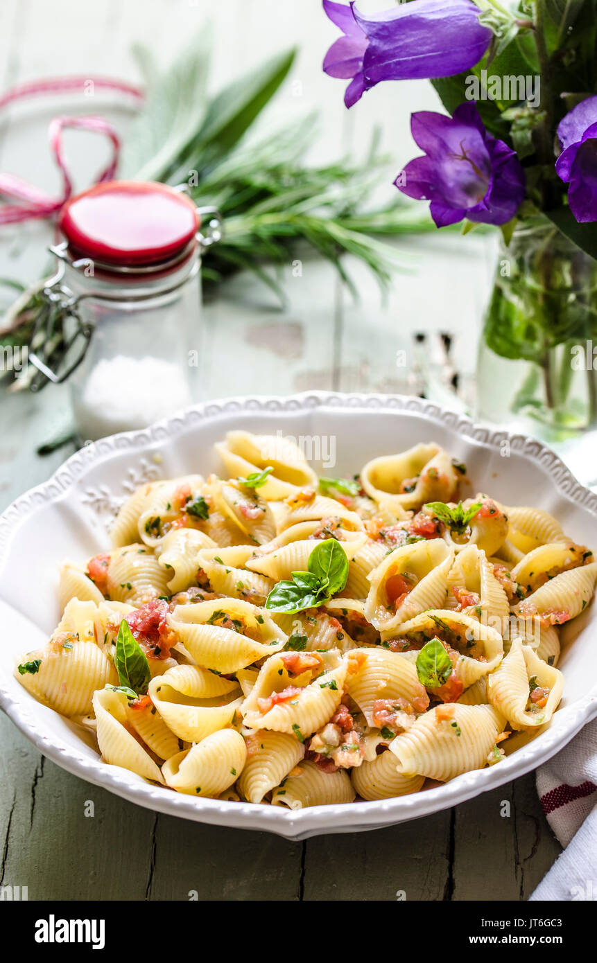 Pasta shells with raw vegetable sauce Stock Photo - Alamy