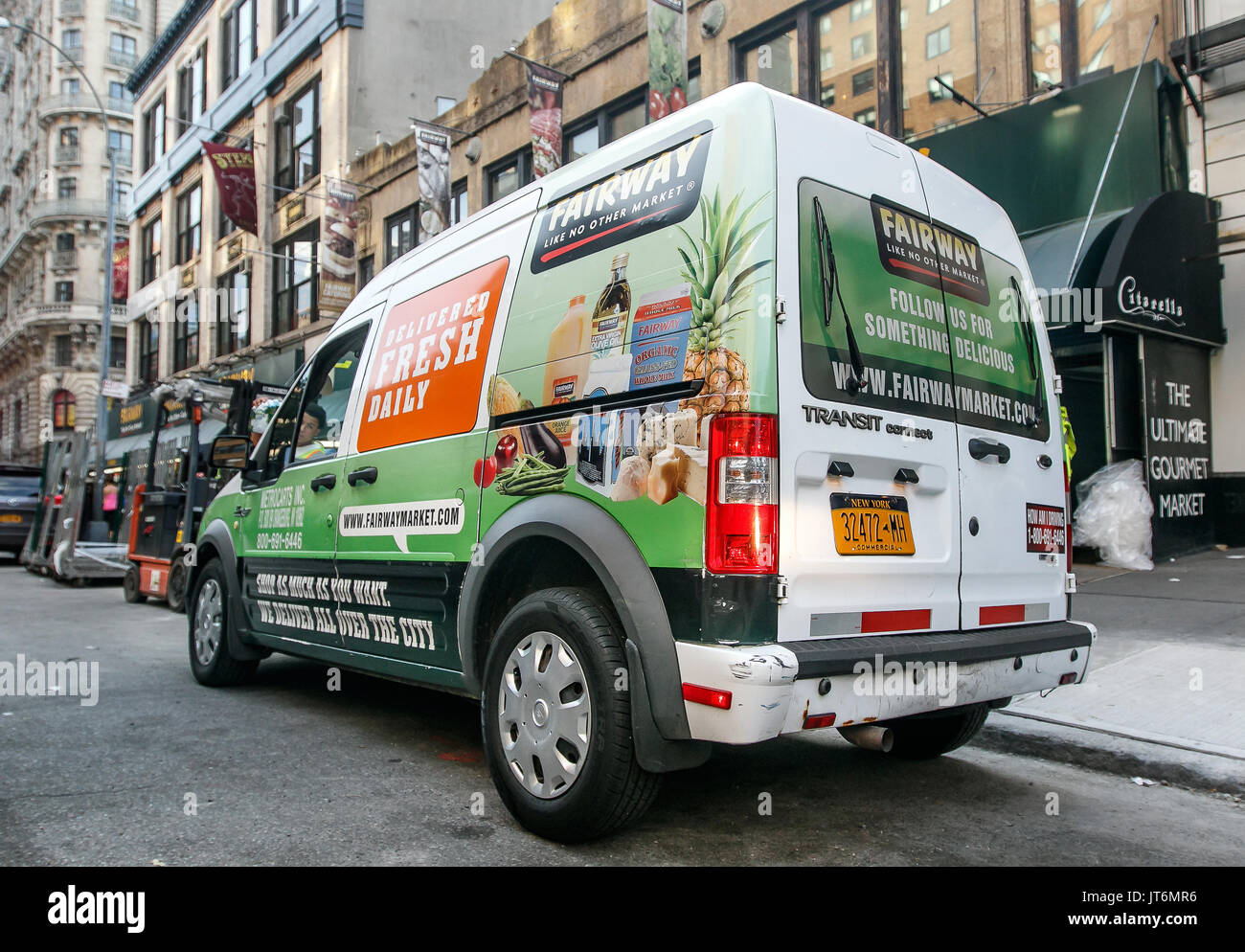 New car delivery service hi-res stock photography and images - Alamy