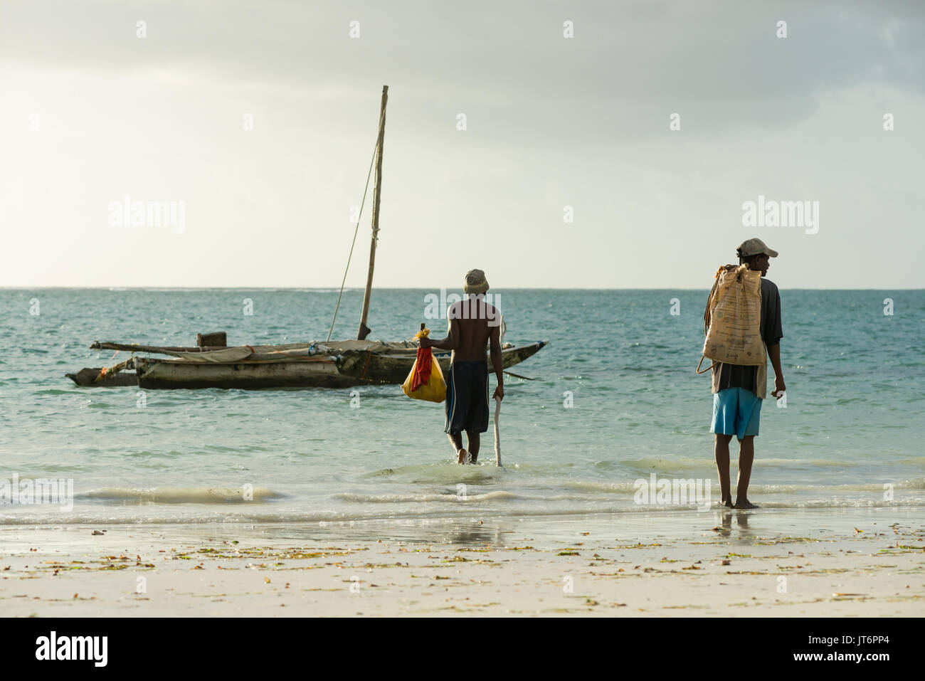 Traditional african fisherman hi-res stock photography and images - Alamy