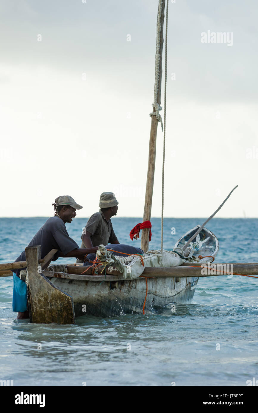 Traditional african fishermen hi-res stock photography and images - Alamy