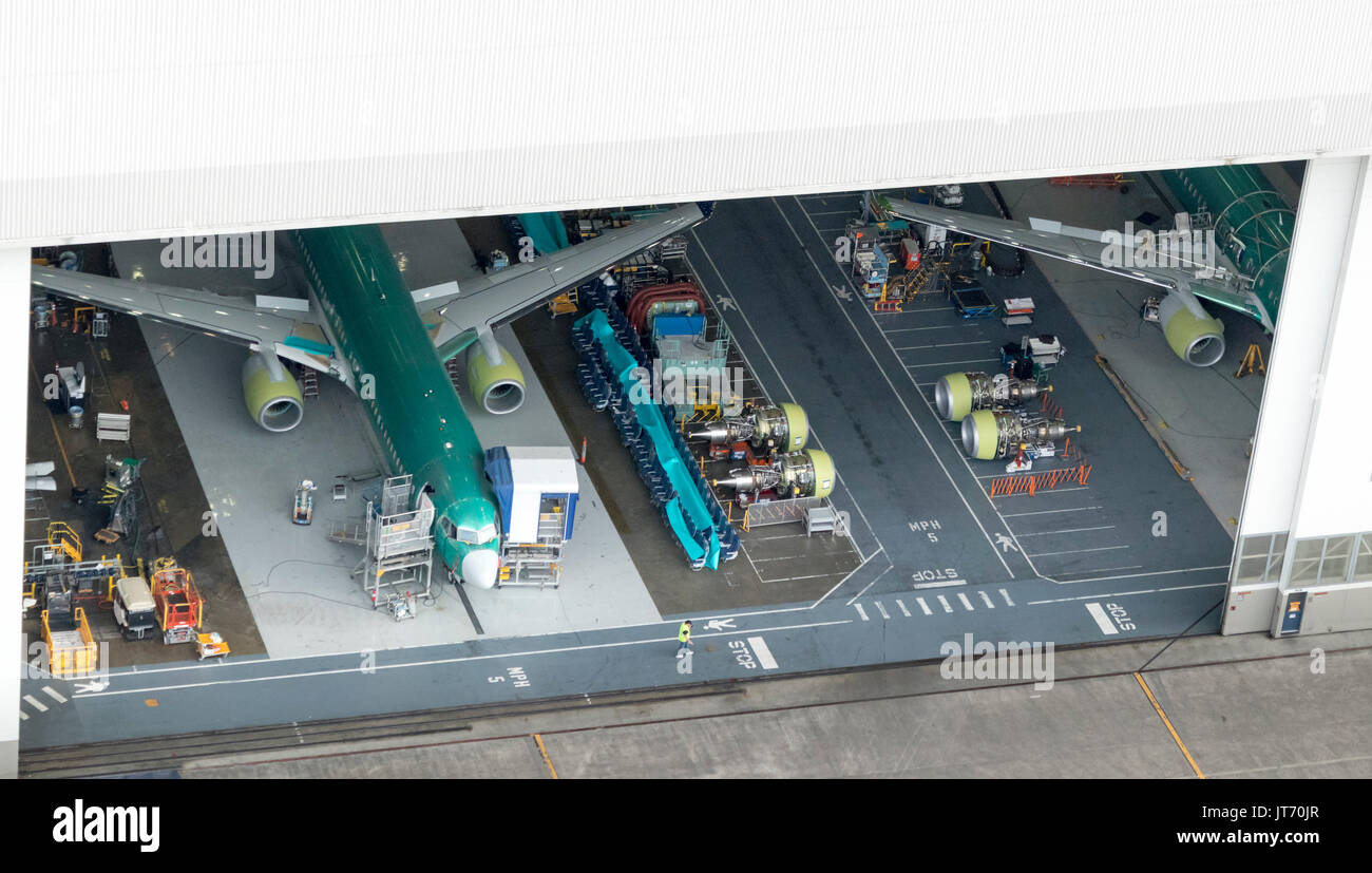 Boeing plane in hanger hi-res stock photography and images - Alamy