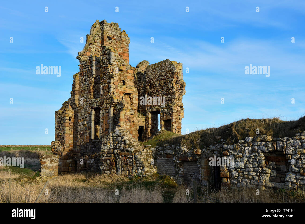 Newark castle fife hi-res stock photography and images - Alamy