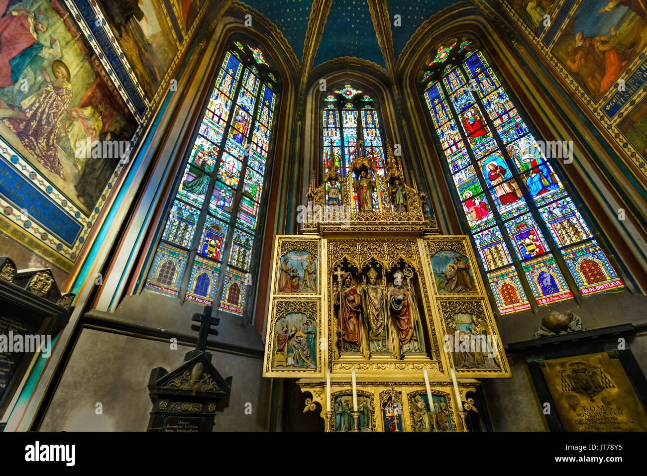 Gothic stained glass window hi-res stock photography and images - Alamy