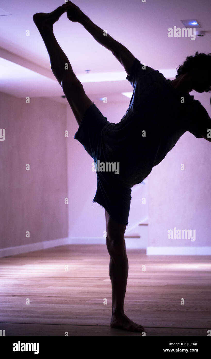 Male yoga teacher doing splits leg stretching flexibility calisthenics ...