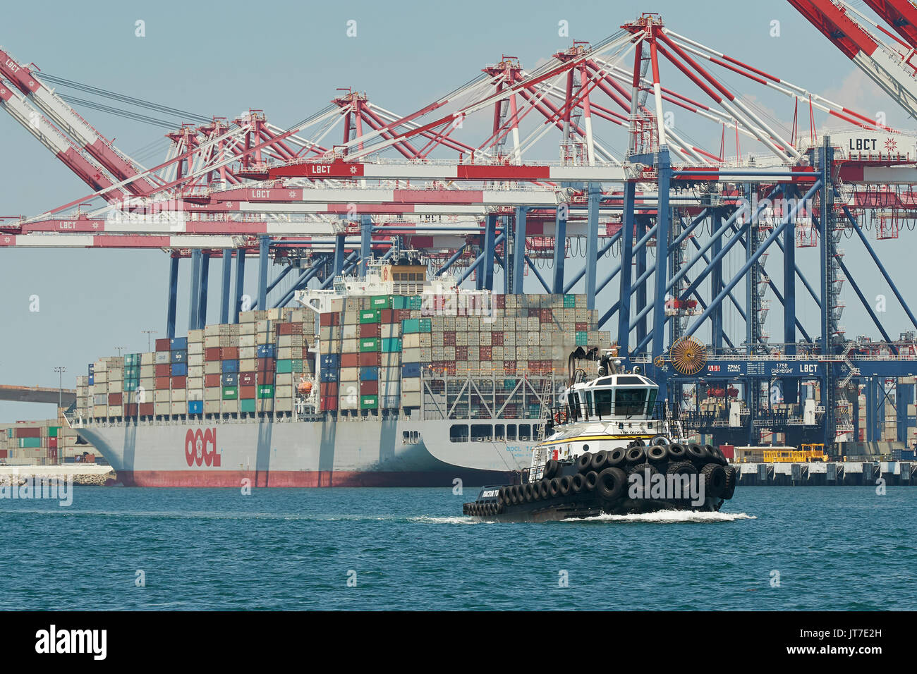 Millennium Maritime Tractor Tug TIM QUIGG Passes The Container Ship ...