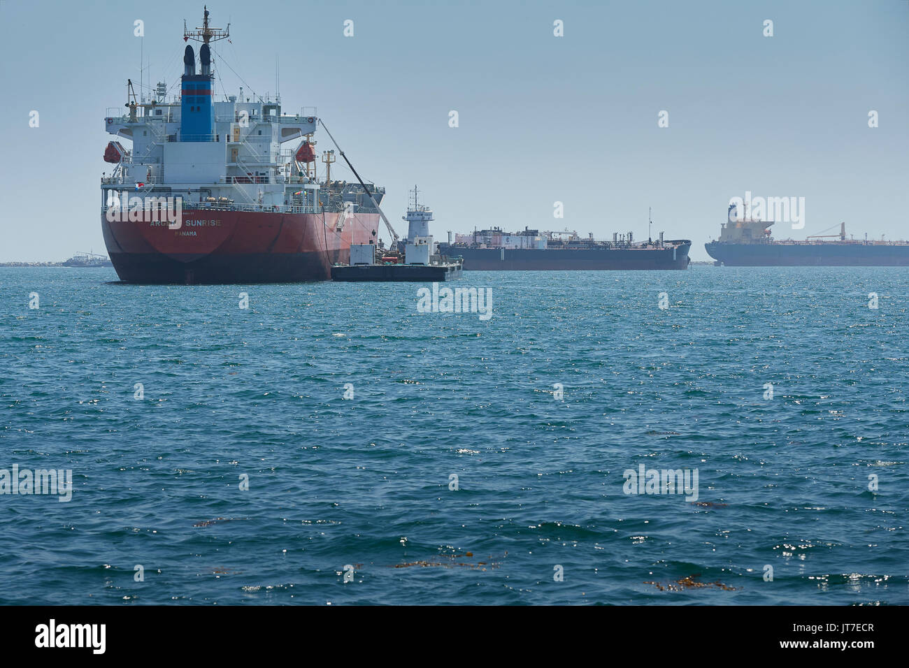 Bunkering tanker hi-res stock photography and images - Alamy