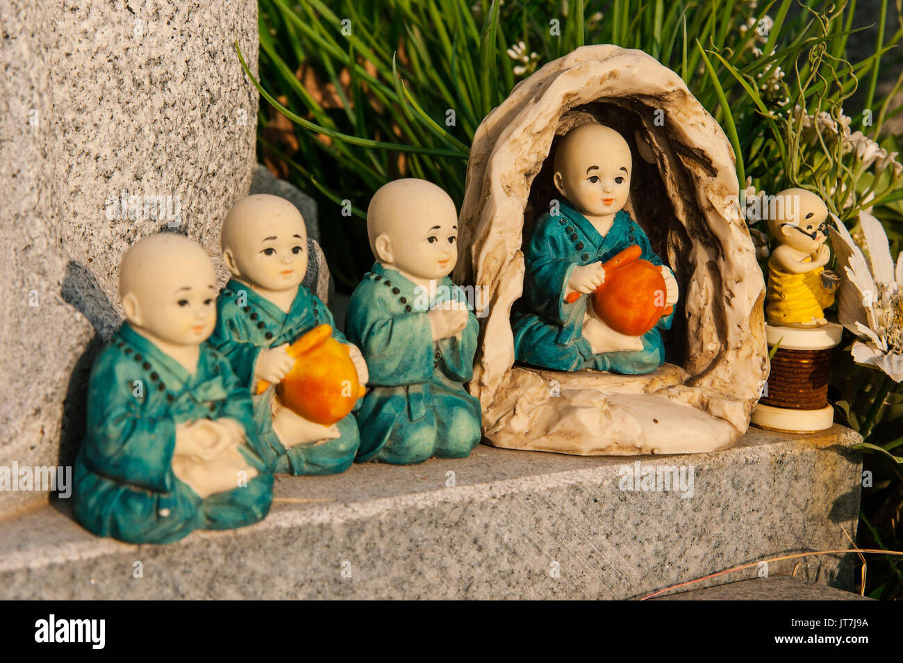 Baby monk hi-res stock photography and images - Alamy