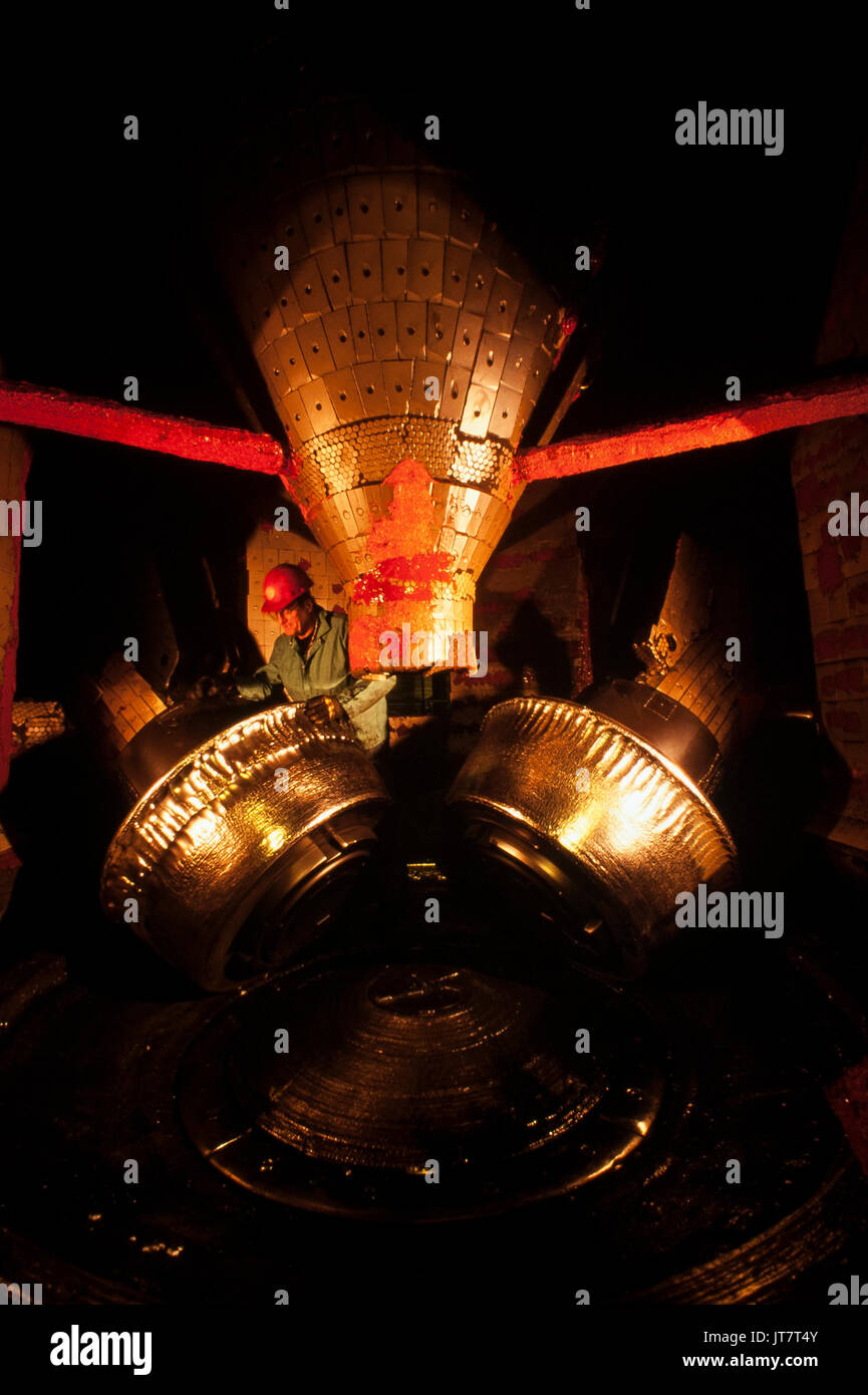 Dust containment hi-res stock photography and images - Alamy