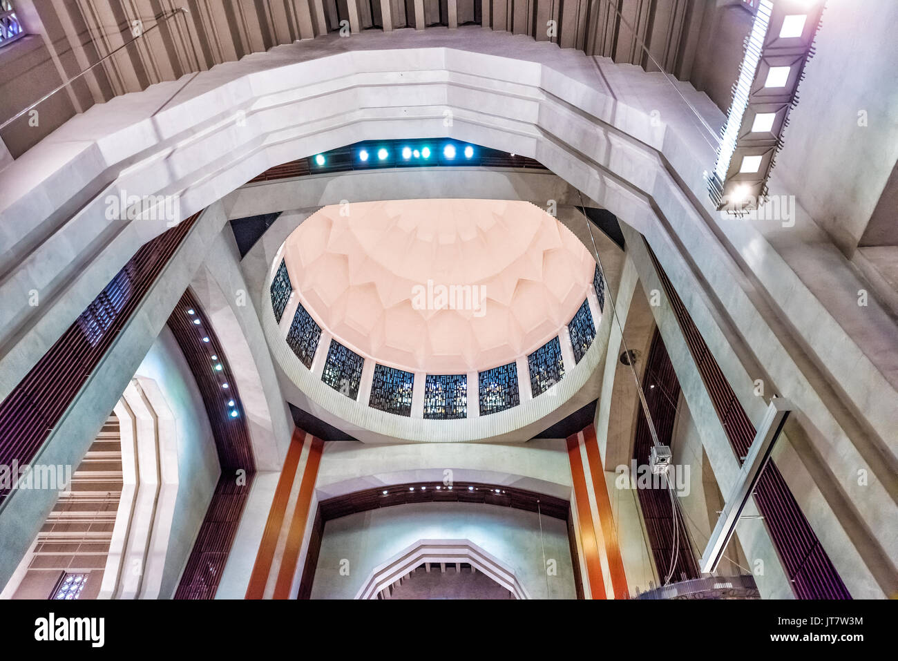 St joseph's oratory of mount royal hi-res stock photography and images ...