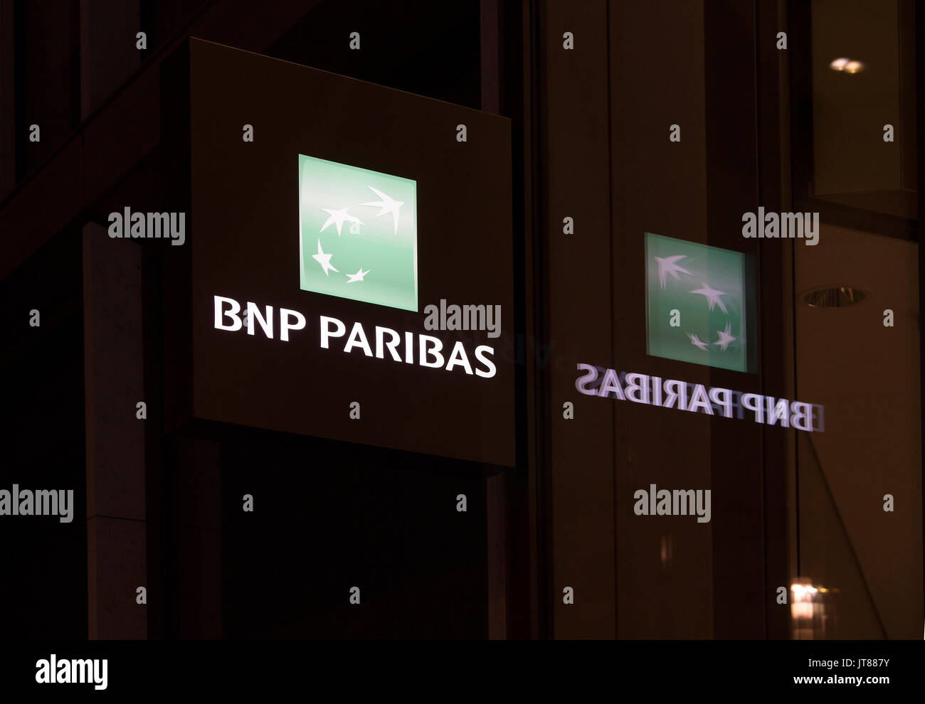 Green bank typeface hi-res stock photography and images - Alamy