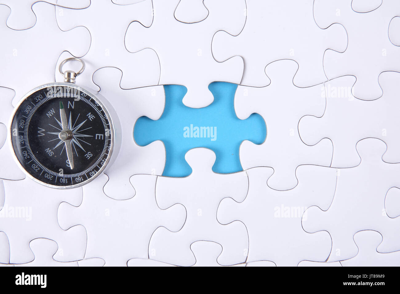 Jigsaw puzzle and compass with BUSINESS STRATEGY words Stock Photo - Alamy