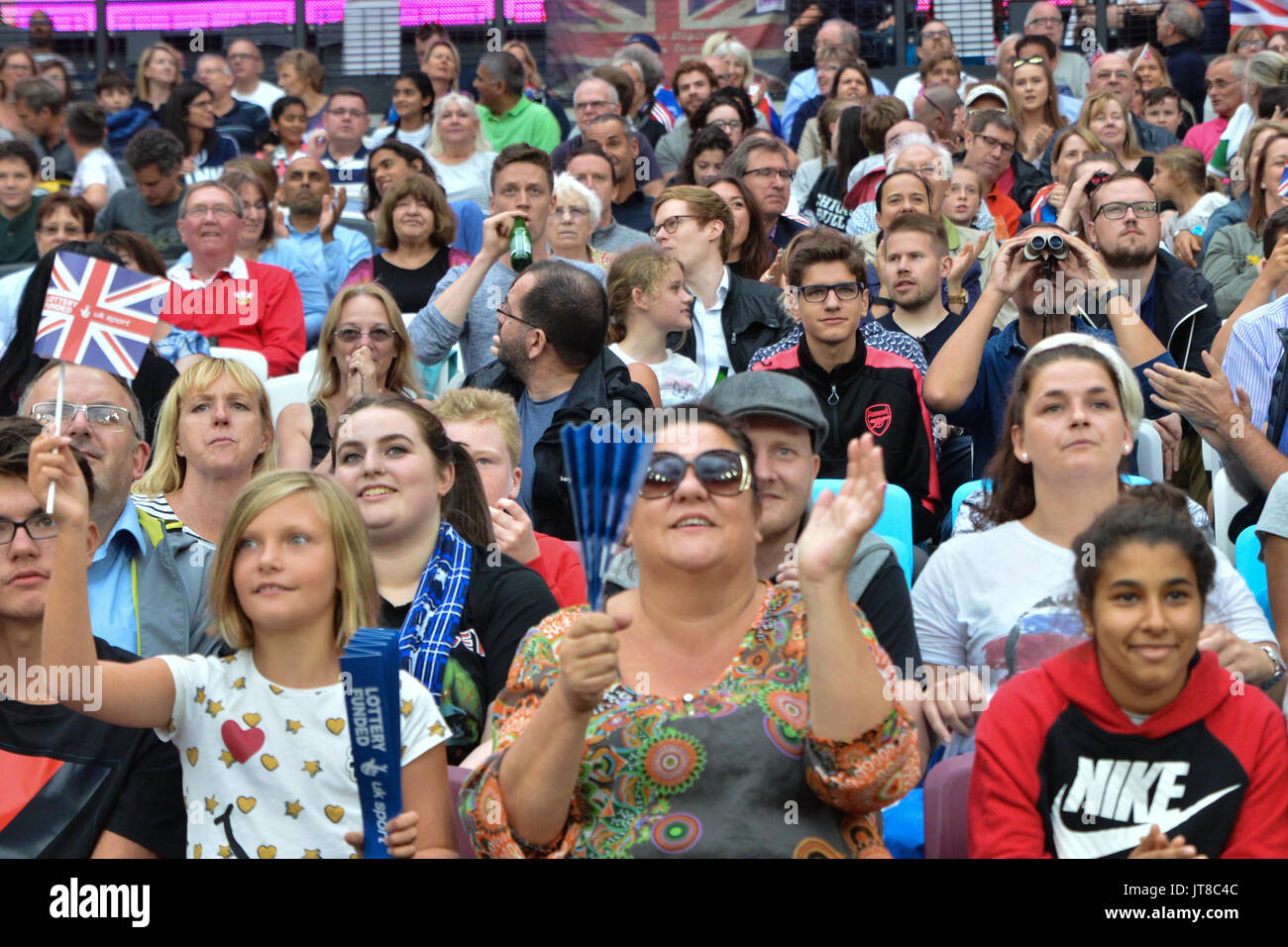 Crowd reactions hi-res stock photography and images - Alamy