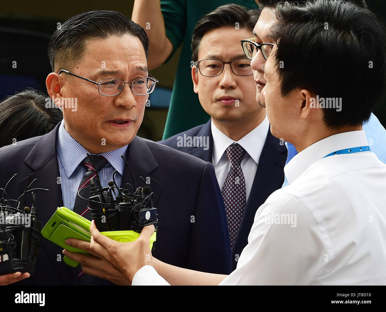 General's alleged rights violations Gen. Park Chan-ju (L), commanding ...