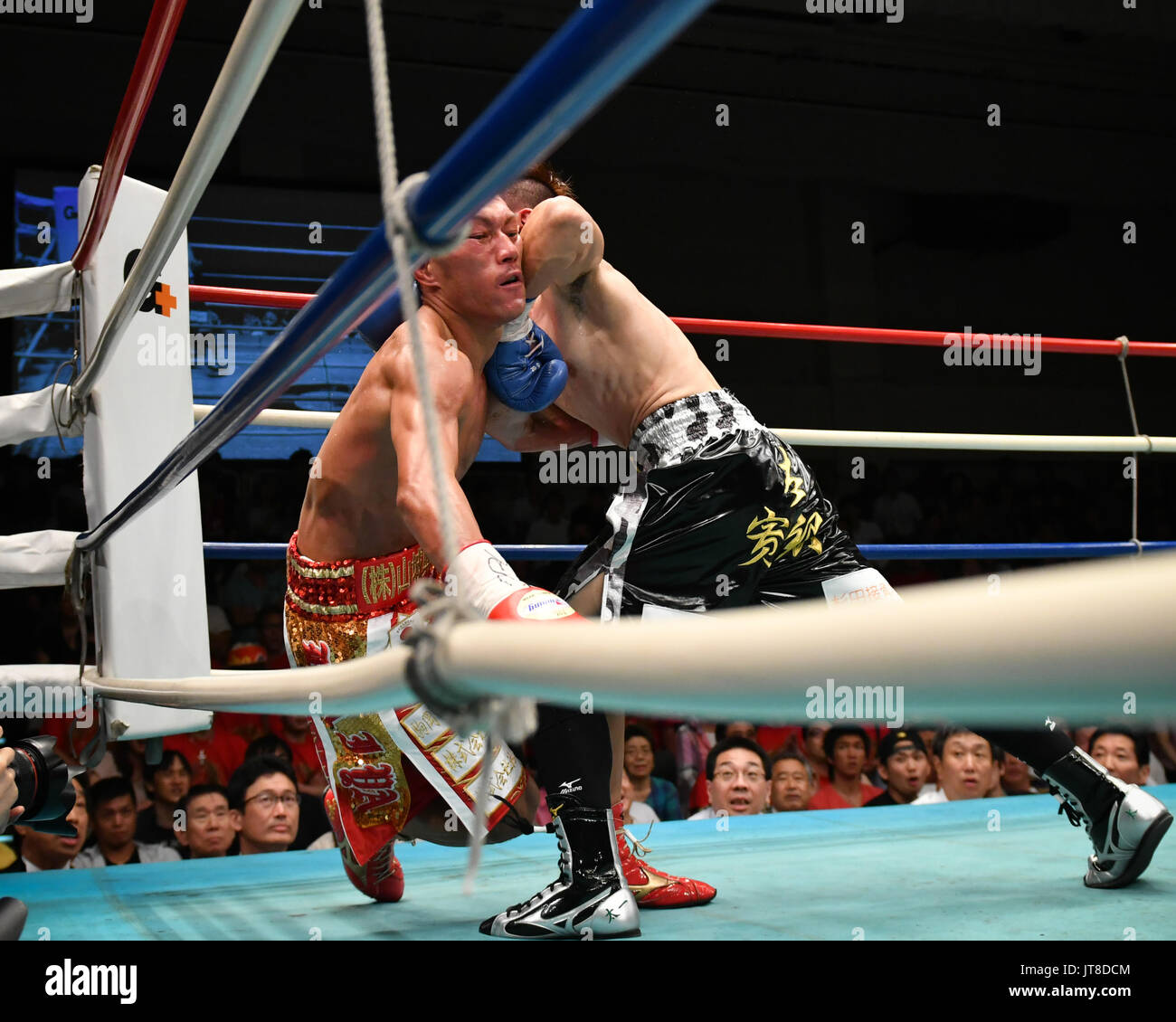 Tokyo, Japan. 5th Aug, 2017. (L-R) Ryo Akaho, Yuta Saito (JPN) Boxing ...