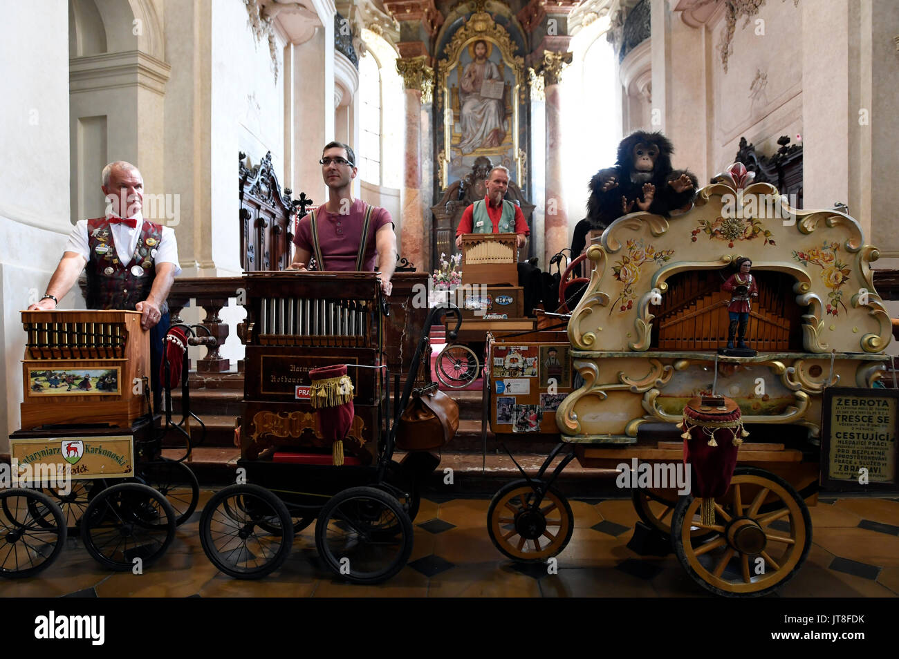 Barrel organs hi-res stock photography and images - Alamy