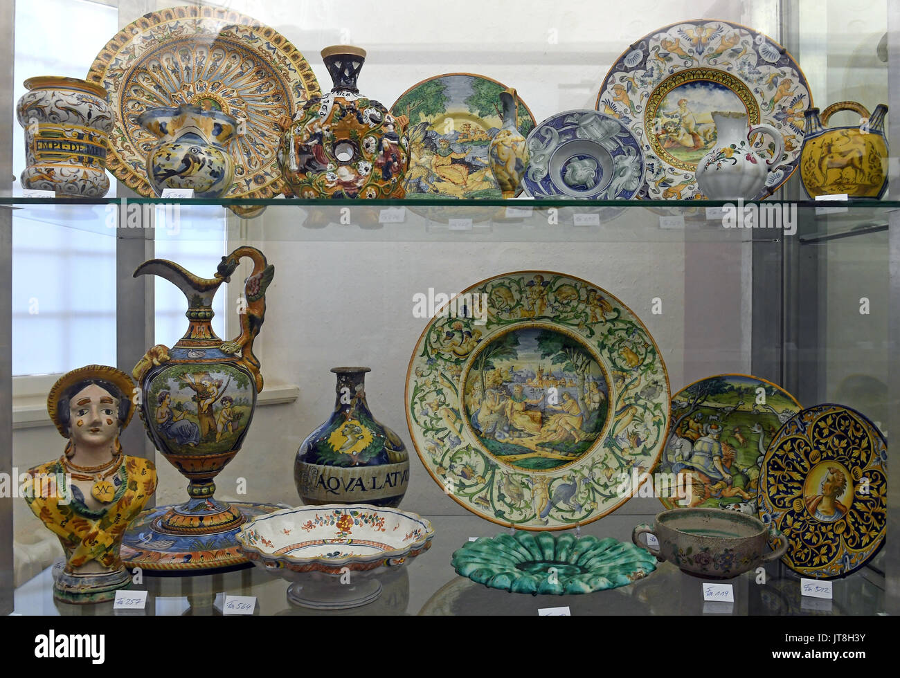 Spanisch and Italian faience from the 16th to the 19th centuries on ...
