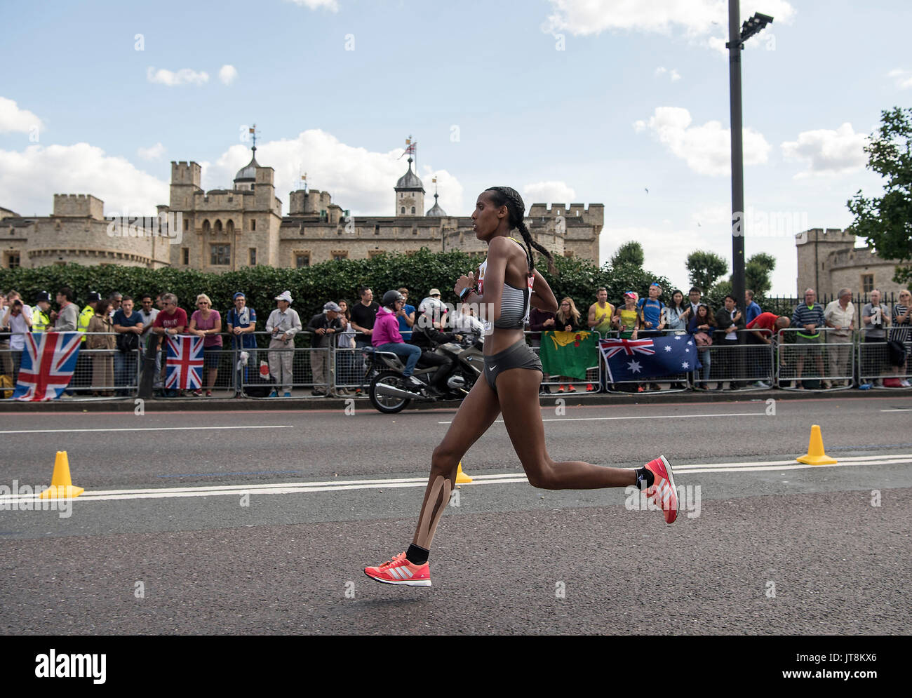 Fate Tola GELETO, Deutschland, Aktion vor dem Tower of London, Marathon ...