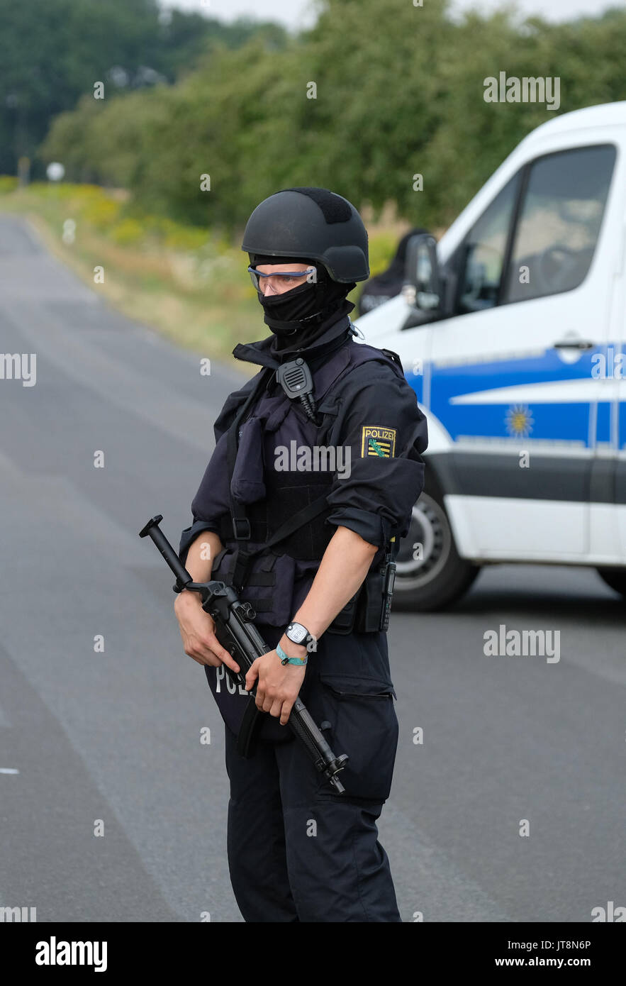 Taucha, Germany. 8th Aug, 2017. Police officers block a road in the ...