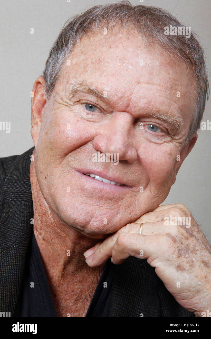 Glen Campbell, American country music singer, guitarist, television ...