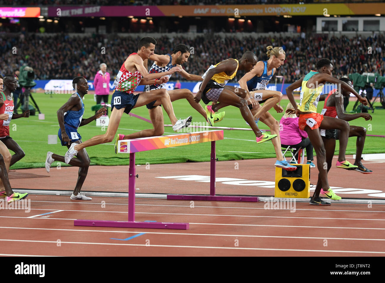 London, UK. 08th Aug, 2017. The field during 3000 meter steeple chase ...