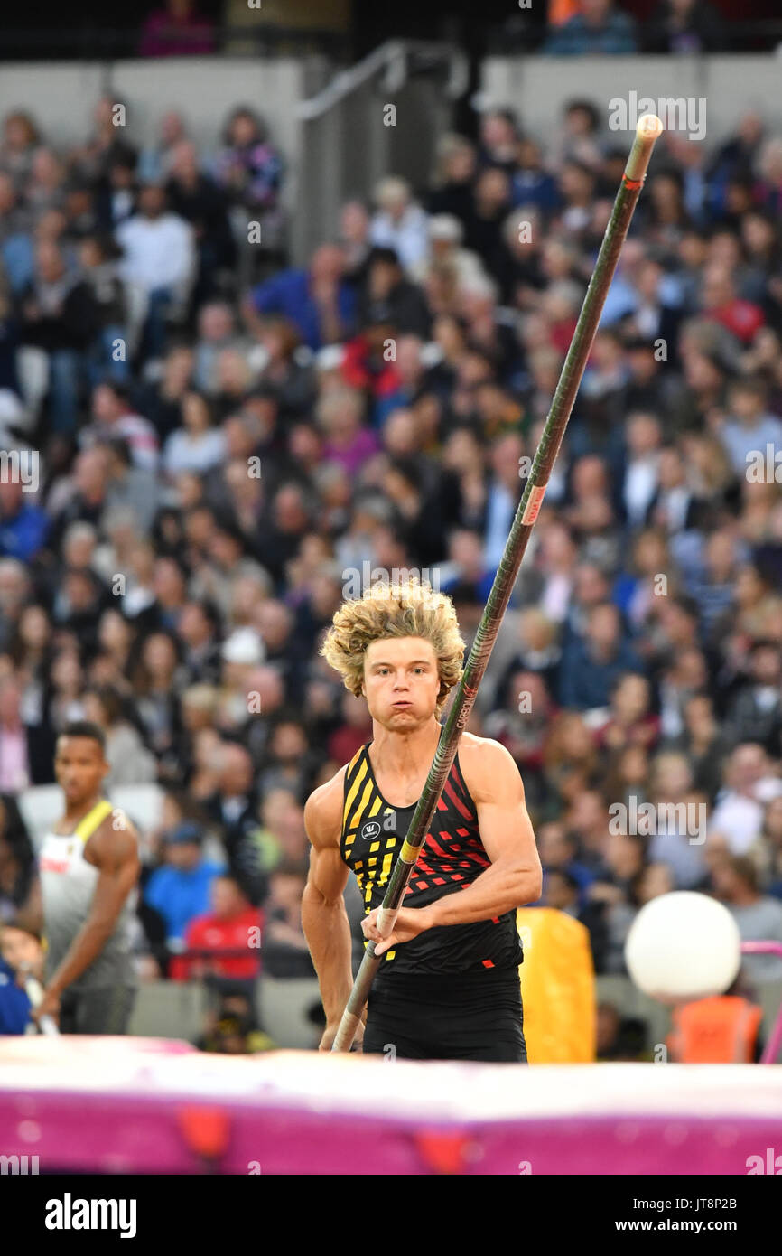 Pole vault men final hi-res stock photography and images - Alamy
