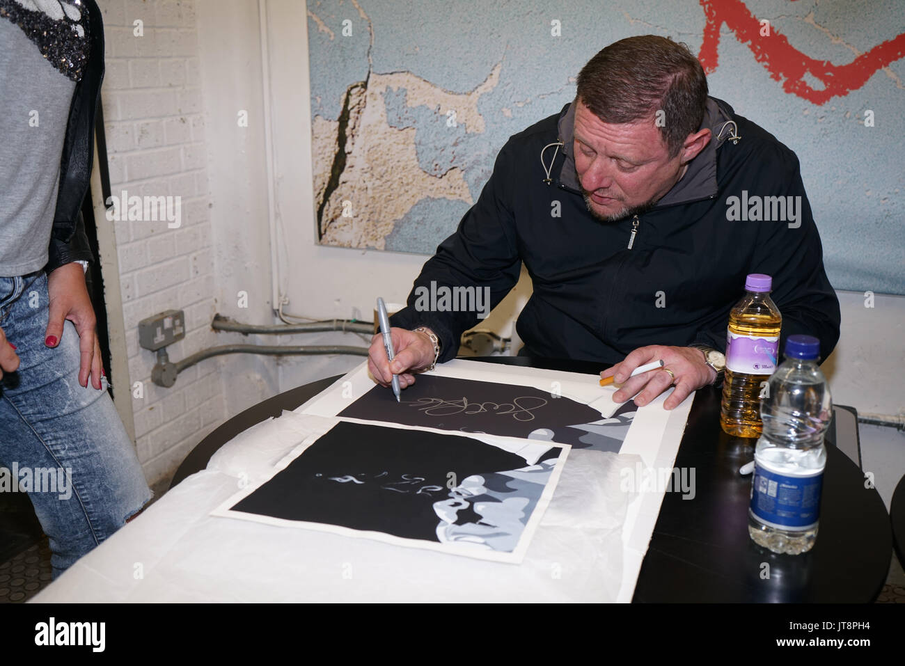 London, UK. 8th Aug, 2017. Shaun Ryder signing Black Grape's new album ...