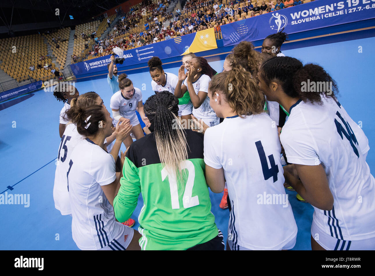 Girls sports team celebrating medals hi-res stock photography and ...