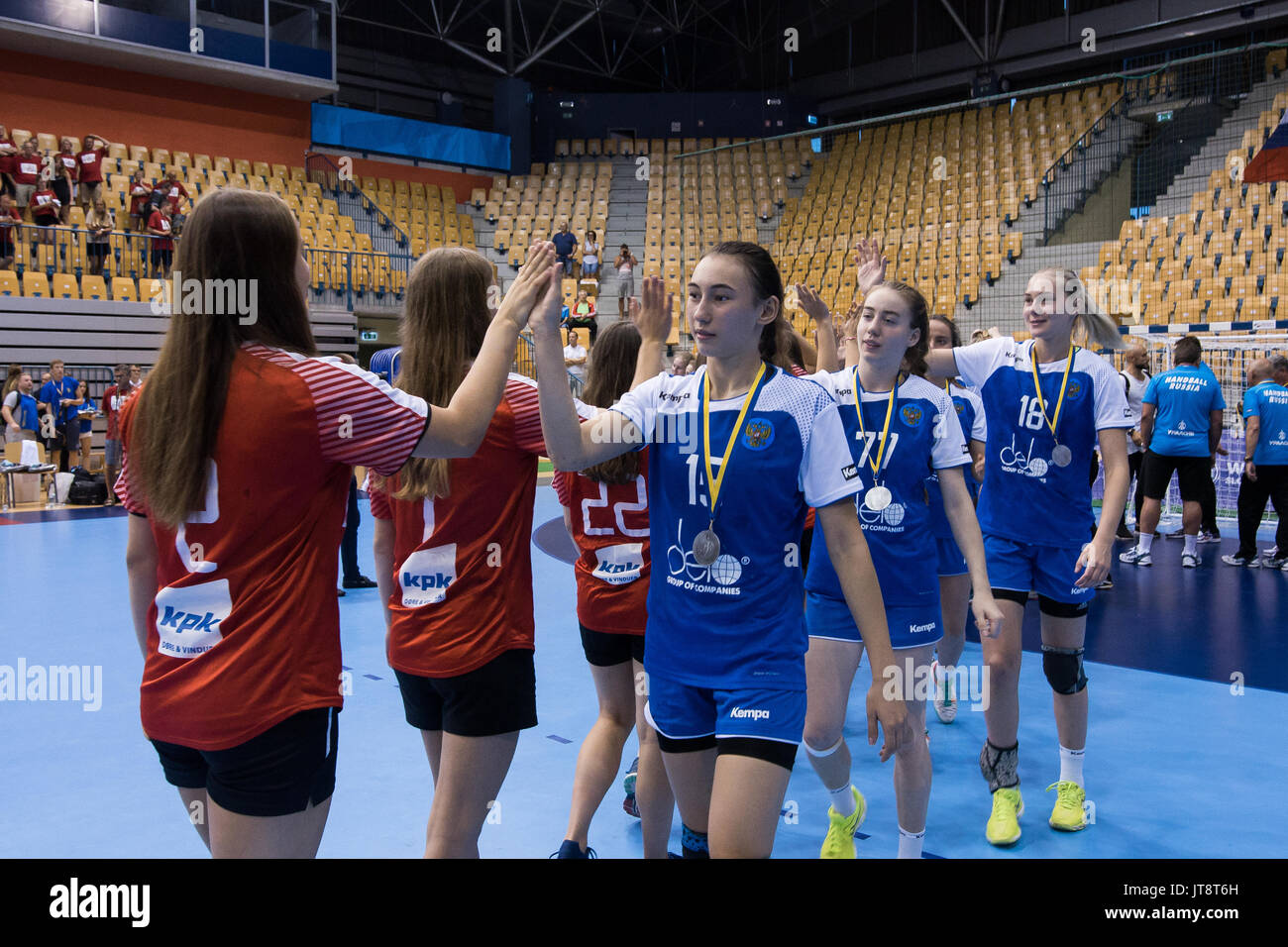 Girls sports team celebrating medals hi-res stock photography and ...