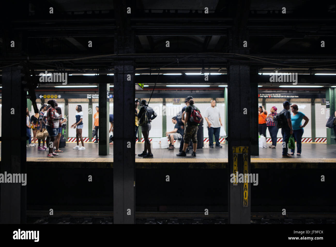 Buskers busy street hi-res stock photography and images - Alamy