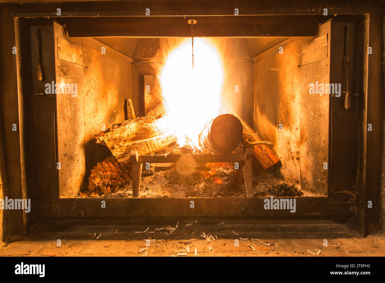 Horizontal stone fireplace hi-res stock photography and images - Alamy