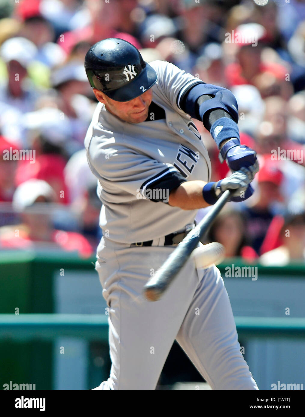 New York Yankees shortstop Derek Jeter (2) flies out in the seventh ...