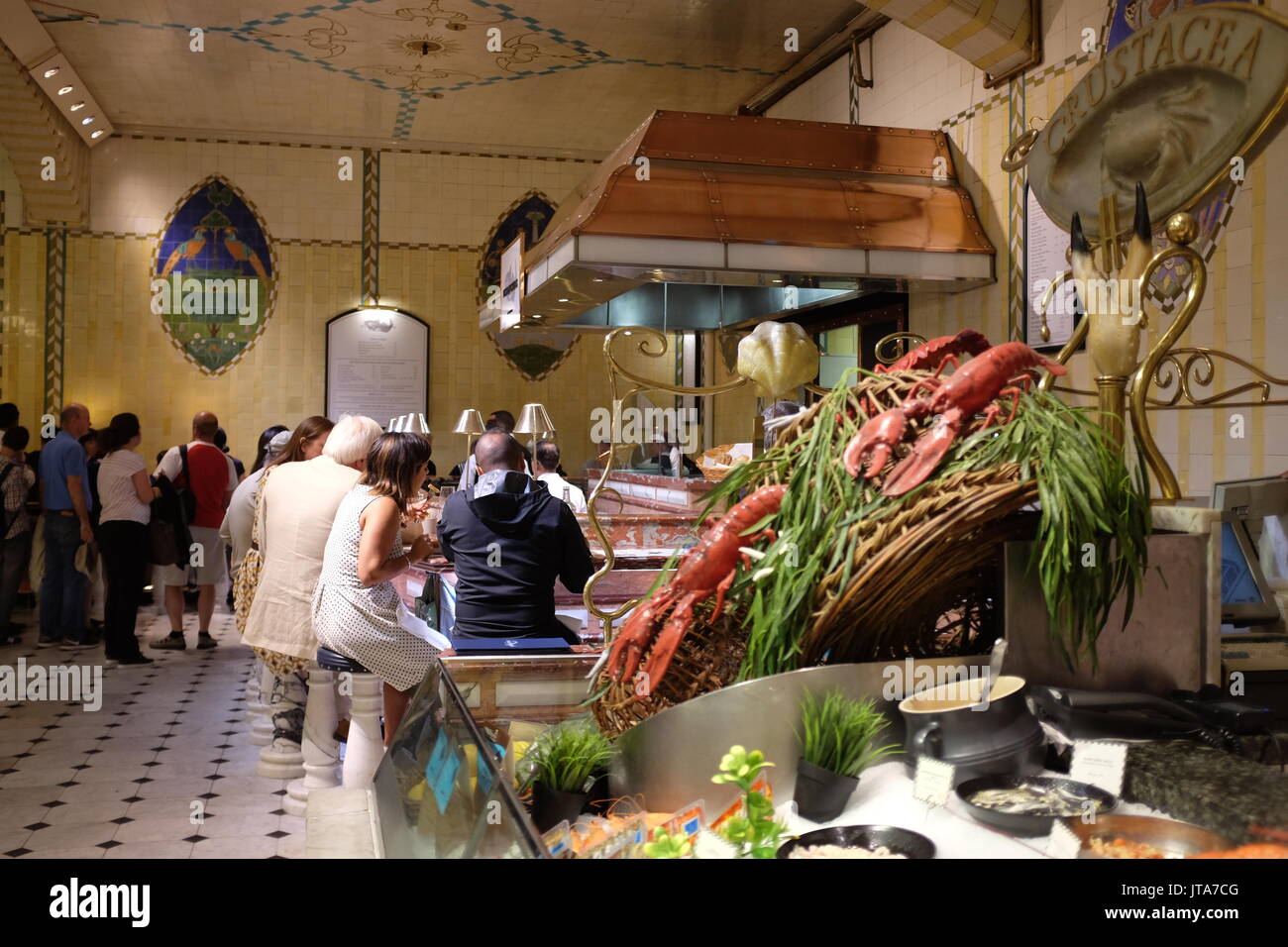 Harrods food hall fish hi-res stock photography and images - Alamy