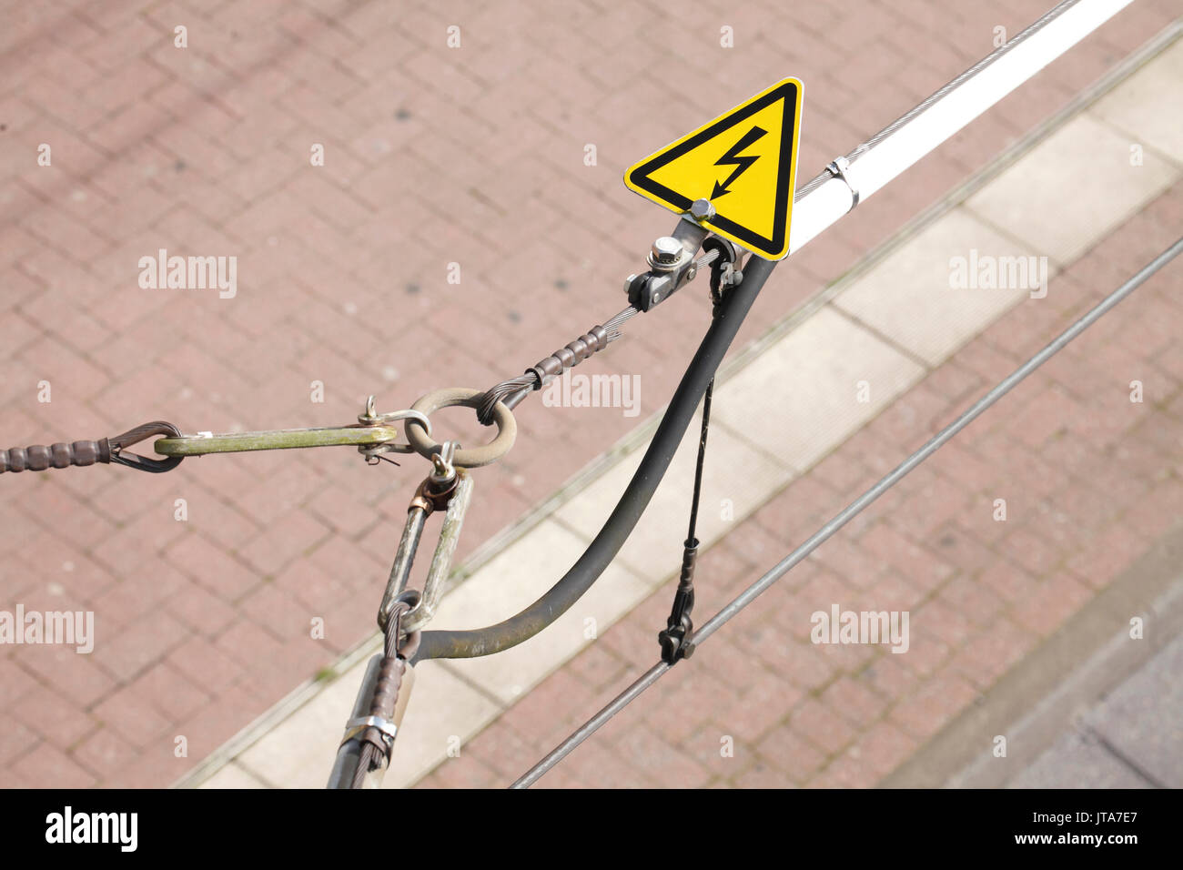 Overhead power line warning sign hi-res stock photography and images ...