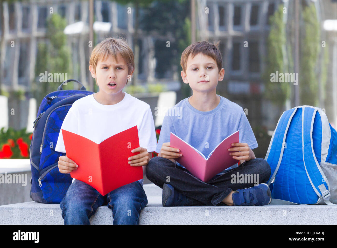 Kids learning new language hi-res stock photography and images - Alamy